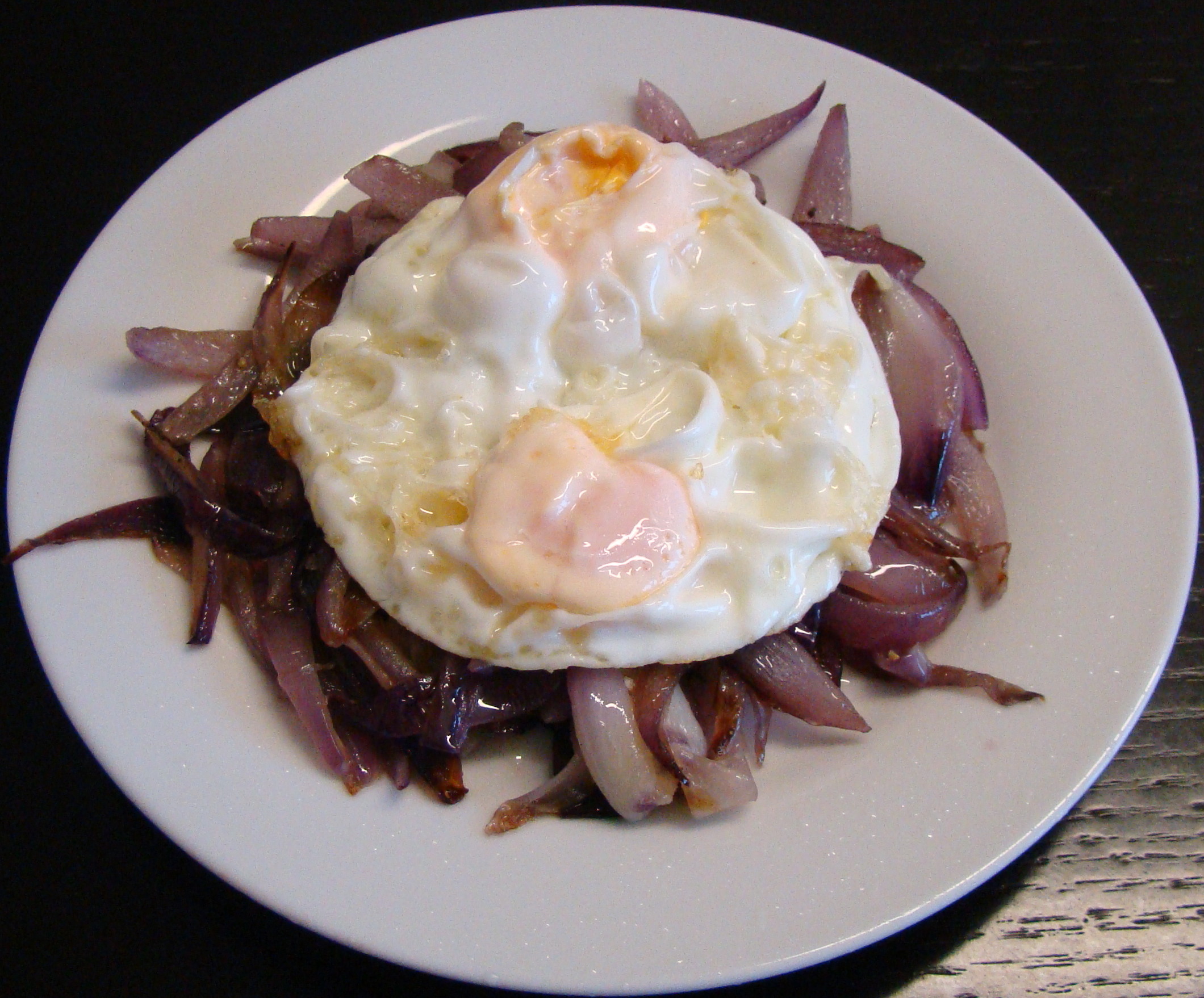 HUEVOS FRITOS CON CEBOLLA | La cocina de Meg